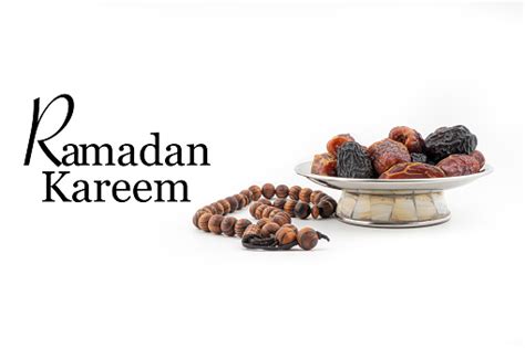 라마단 Kareem 텍스트 날짜 또는 쿠르마 과일 흰 배경에 묵주 구슬 또는 타스비 0명에 대한 스톡 사진 및 기타 이미지