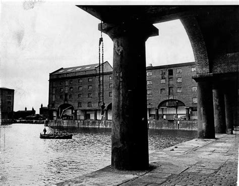 35 Photos Capture The Rebirth Of Liverpools Albert Dock In The 80s