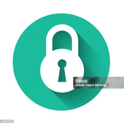 긴 그림자와 고립 된 흰색 자물쇠 아이콘입니다 자물쇠 기호입니다 보안 안전 보호 개인 정보 보호 개념 녹색 원 버튼을 클릭 합니다 벡터 일러스트 0명에 대한 스톡 벡터 아트