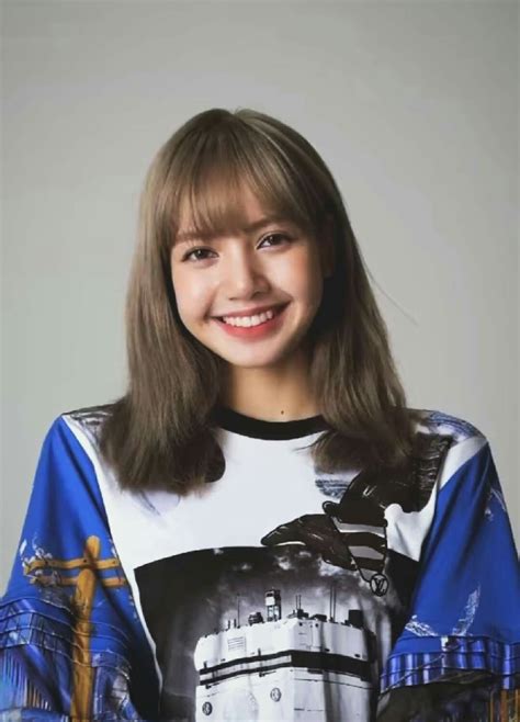 Ngắm Nụ Cười Rạng Rỡ Của Lisa Lisa Cute Smile Trong Một đoạn Clip