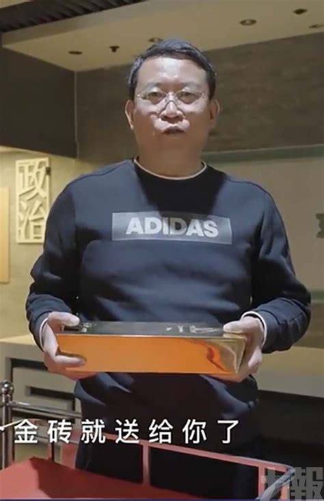 單手拿起25公斤金磚就送你！ 老翁挑戰成功 官方稱「不算數」 澳門力報官網