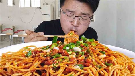 大sao去赶农村大集，6块钱吃一顿管两顿不饿，味正饭硬【徐大sao】 Youtube