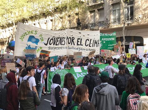 Miles De Jóvenes Se Movilizaron En 30 Ciudades De Argentina Contra El
