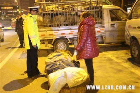 河北交警大隊聯合相關職能部門取締馬路市場 每日頭條