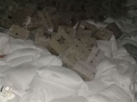 Truck Filled With Illegal Liquor Made In Punjab Overturns पंजाब