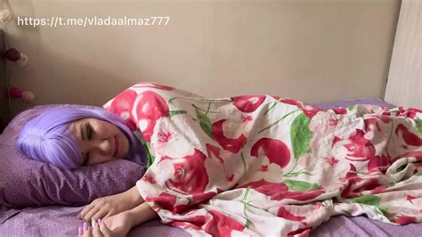 奴隶叫醒了美女 Xhamster