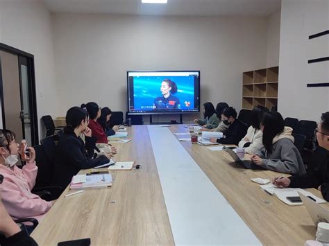 汲取榜样力量践行初心使命 教育学院直属党支部学习榜样7专题节目 湖北商贸学院教育学院
