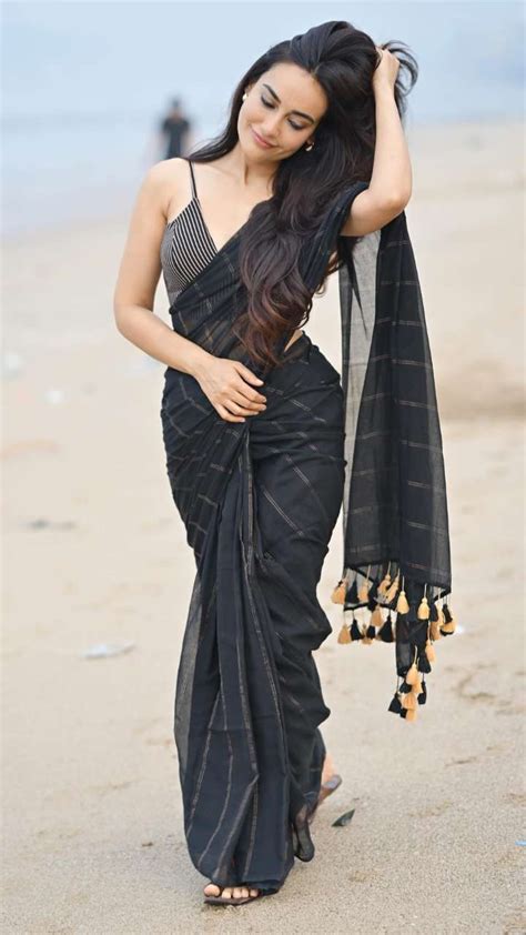 टीवी की नागिन Surbhi Jyoti के Hot साड़ी ब्लाउज Tv Naagin Surbhi Jyoti