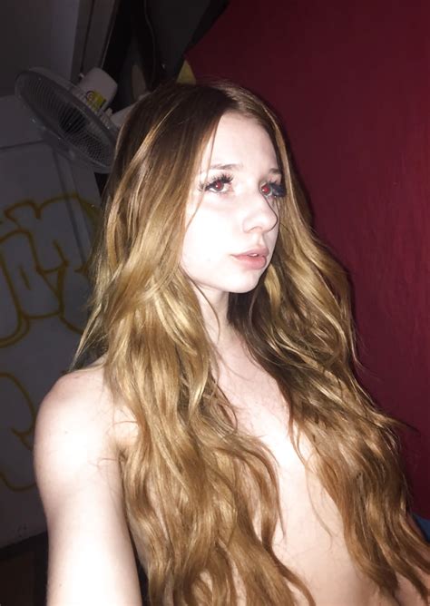 Hot Weed Smoking Slut Naked On Camera Photo X Vid