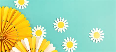 파란색 파스텔 배경 위에 노란색 종이 서클 팬과 축제 파티 배경 공예에 대한 스톡 사진 및 기타 이미지 공예 선풍기 개인