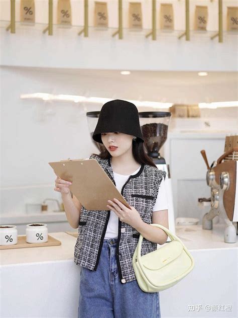秋天，“白色”怎么穿出高级感？试试这几种穿搭方式，优雅又洋气 知乎