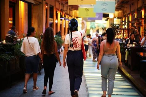 아테네 하이라이트 음료 And 푸드 즐기는 야간 도보 투어 Funbooky