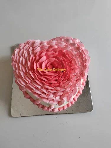Vanilla Heart Shape Flower Cake For Anniversaries Packaging Type Box