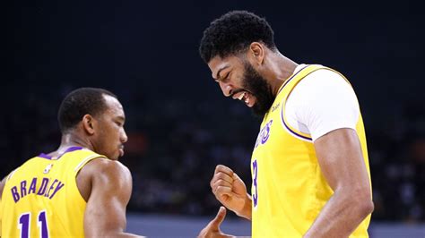 Lakers Anthony Davis Suffers Sprained Thumb Vs Nets Mri Clean Abc7