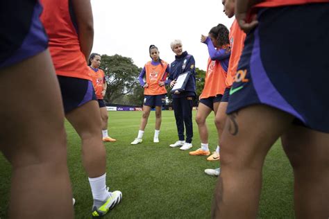 Com Marta No Banco Confira A Possível Escalação Da Seleção Brasileira