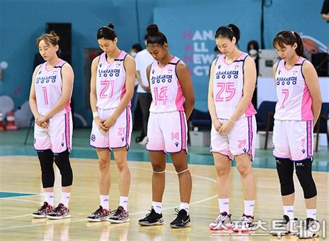 [포토스토리] 이태원 참사 애도 표하는 여자프로농구 네이트 스포츠