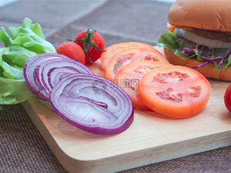 将肉和蔬菜分层的汉堡包这是西方人的食物此外高清图片下载 正版图片503942702 摄图网