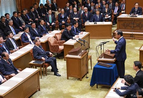 石破首相「正々堂々と審判」 野田氏、裏金隠しと批判―党首討論：時事ドットコム