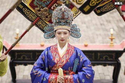 《清平乐》官家曹皇后终发糖，背后拥抱特写苏到观众！ 明星 冰棍儿网