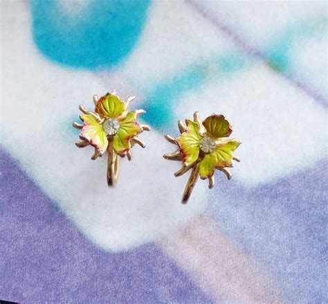 【西洋古董飾品 】可愛小花 花卉 草綠 小巧 栓式耳環 設計館 Vintage Jewelry 老時光角落 西洋古董飾品 耳環耳夾