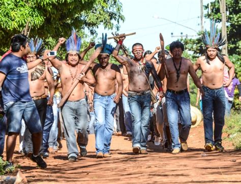 Conflito entre polícia e indígenas termina em morte em MS Fotos UOL