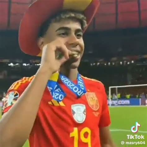 مستني رأيك في الكومنتات Trending Realmedrid Footballanthems Ronaldo