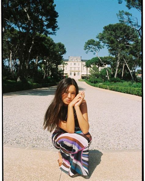 Pin On Poses Para Fotos Lily Chee Chees Lily