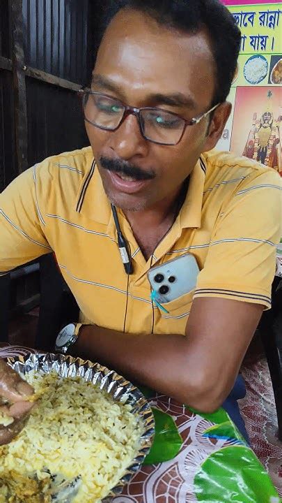 এই দাদাভাই হাবরা স্টেশন থেকে না খেয়ে আমাদের হোটেলে খাবে বলে এসছেন