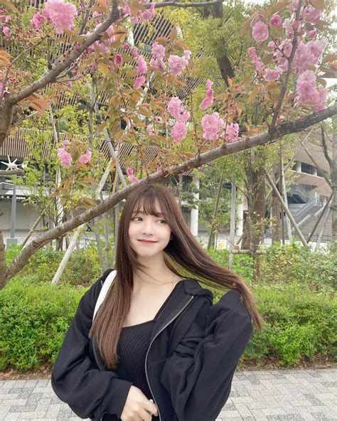 山口はのんさんのインスタグラム写真 山口はのんinstagram「🌸☔️🤍 今年は沢山桜を見に行くことが出来ました🌸