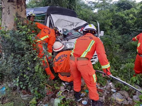 လူနာပို့ပြီးပြန်လာသည့် Hijet ကားတစ်စီး လမ်းဘေးရှိသစ်ပင်အား ဝင်တိုက်ရာမှ ယာဥ်မောင်းပွဲချင်းပြီး