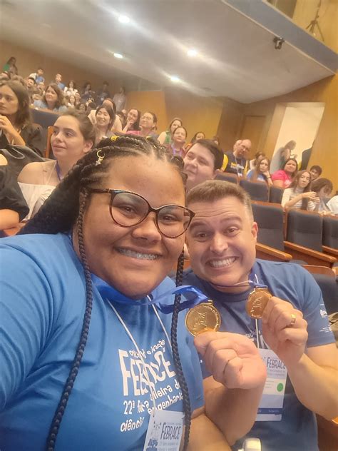 Estudante Negra De Escola Pública Ganha Prêmio Com Pesquisa Que Apontou