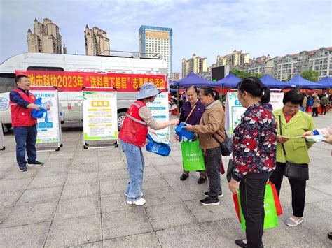 河池市科协开展“全国科技工作者日”送科普下基层志愿服务活动澎湃号·政务澎湃新闻 The Paper