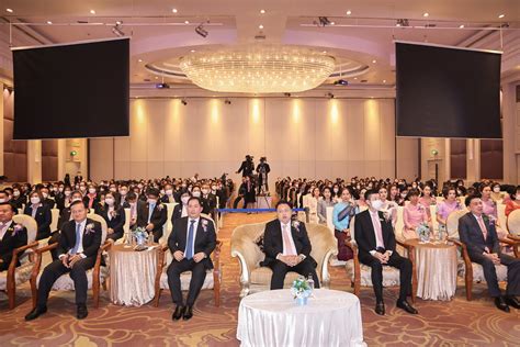 รมว สุชาติ มอบโล่รางวัลเชิดชูเกียรติ 31 สตรีทำงานดีเด่น เนื่องในวันสตรีสากล ปี 2566 Labour