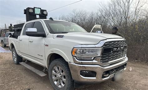 Aseguran Una Camioneta Blindada Hemi Con Plataforma Para Empotrar Armas