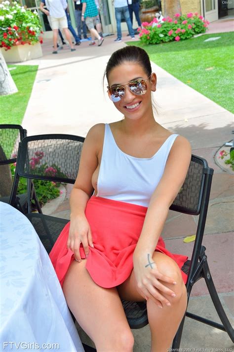 Bralessgoddess Tumblr Tumbex