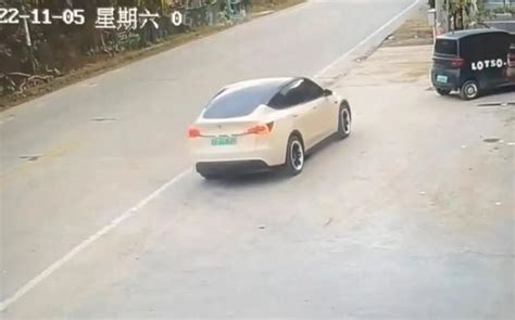 关于特斯拉失控事件的几条新思考，有没有可能双方都没说谎？ 知乎