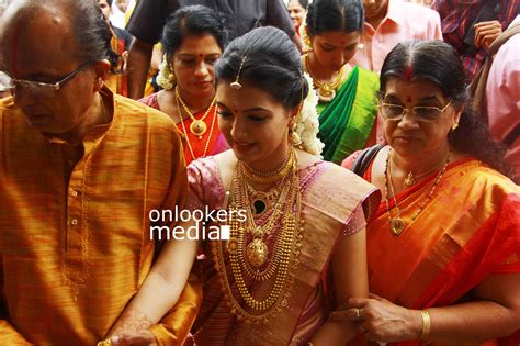 Saranya Mohan Wedding Stills Photos Onlookersmedia