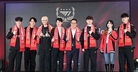 T1 롤드컵 우승 기념촬영