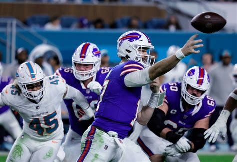 Miami Dolphins Vs Buffalo Bills Who Has The Edge In Division Rivalry