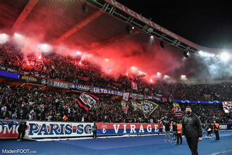 PSG L énorme accueil des supporters parisiens à l aéroport après la