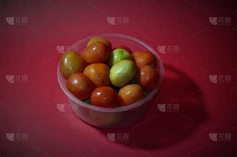 碗里的西红柿太多了