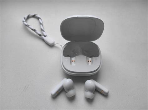 Что купить вместо AirPods в 2023? Выбрали лучшие недорогие беспроводные ...