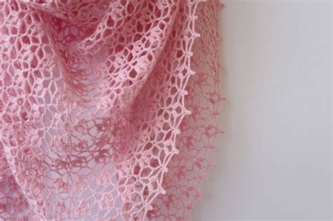 Шаль крючком схемы с описанием как связать Фото необычных новинок с простыми моделями и