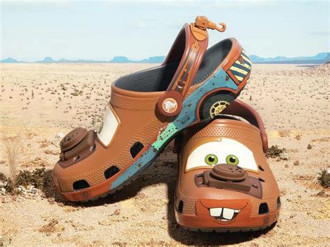 Así Son Las Nuevas Crocs Inspiradas En El Divertido Personaje Mate De Cars” Purodiseño