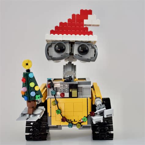 LEGO IDEAS - Festive make-overs - Wall .E
