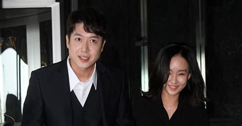 포토 조현재 박민정 부부 다정하게 손 잡고~