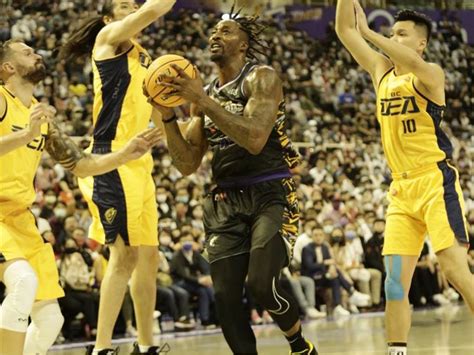魔獸第4節扮救世主 霍華德38分準大三元雲豹逆轉勝