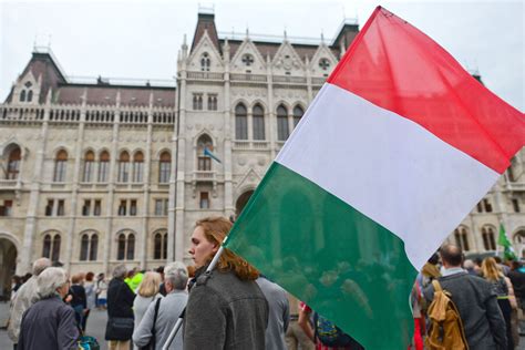 Венгрия хочет исключить восемь граждан РФ из санкционного списка