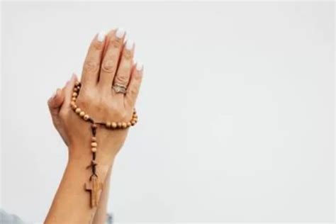 Susunan Dan Ujud Doa Rosario Hari Ini Senin 27 Mei 2024 Peristiwa