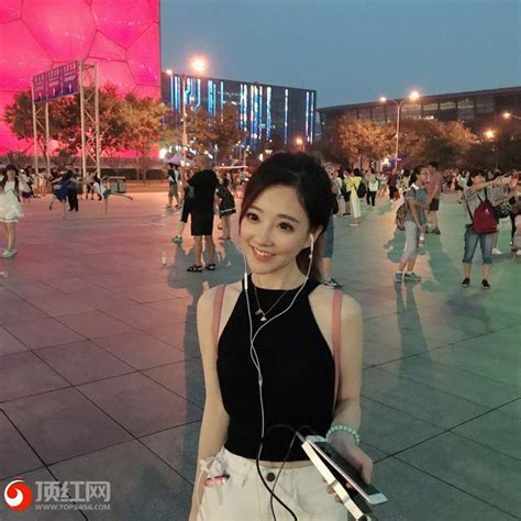 鬥魚tv主播馮提莫水立方直播 清純可人獲大批男粉圍觀 每日頭條
